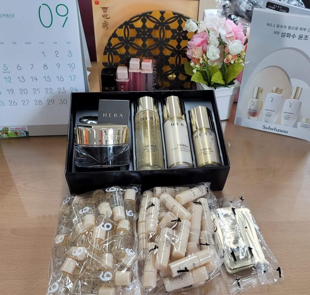 HERA Signa Cream Set 60ml Special Gift Set Toner Emulsion Serum ...